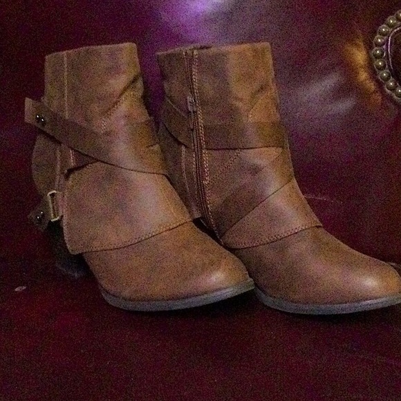 Fergalicious | Shoes | Fergalicious By Fergie Size 1 Lethal Brown Ankle ...